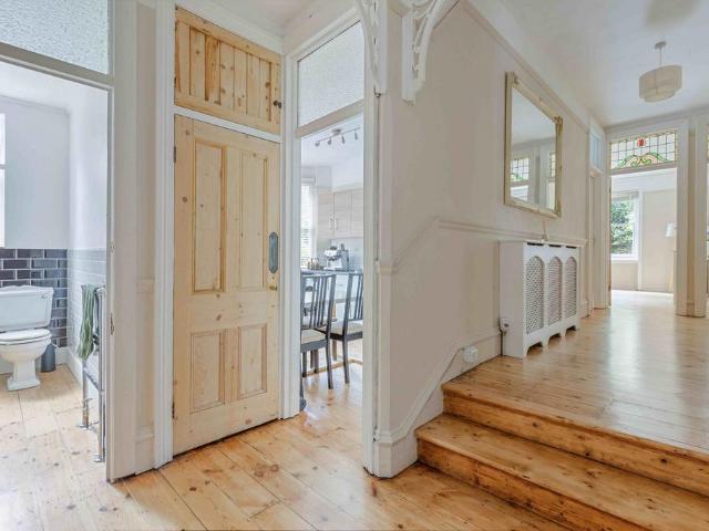 Kings Garth, Forest Hill 3 bed flat to rent £2,750 pcm £635 pw
