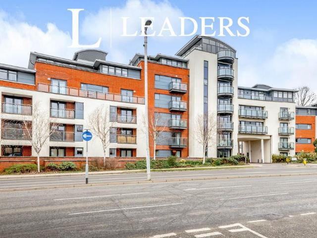 Kings Gate, Horsham, RH12 1 bed flat to rent £1,050 pcm £242 pw