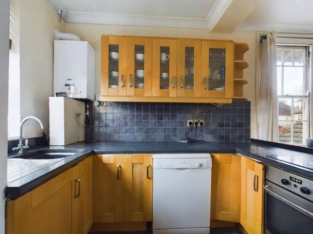 Kings Grove, Maidenhead, Berkshire SL6, 2 bed maisonette to rent, £1,525 pcm | PrimeLocation