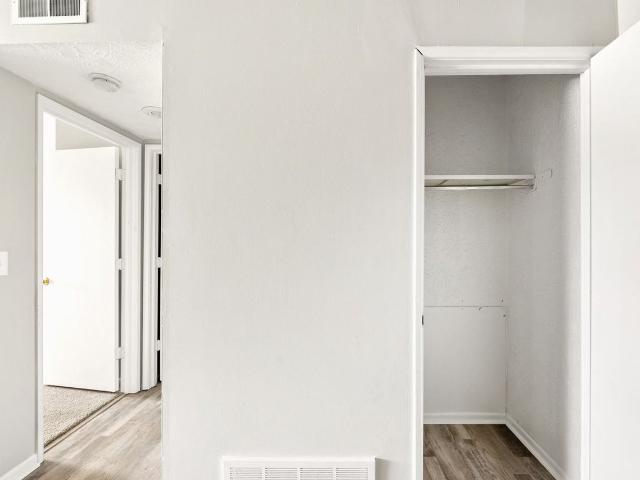 Kings Highlands 2 Bedroom Apartment for Rent at 4979 Kingshill Dr, Columbus, OH 43229 Woodward Park