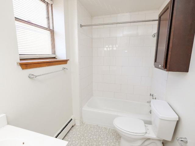 King's Highway Studio Apartment for Rent at 3548 Dupont Ave S, Minneapolis, MN 55408 CARAG