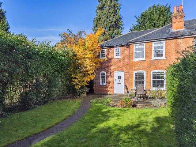 Kings Lane, Cookham, Maidenhead SL6, 3 bed end terrace house to rent, £2,600 pcm | PrimeLocation