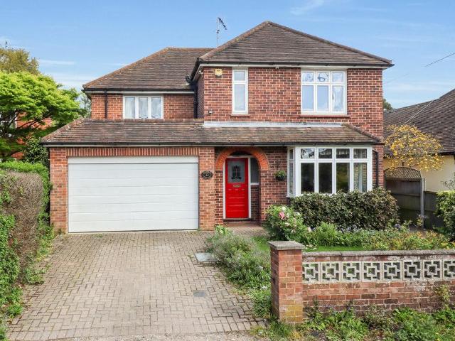 Kings Lane, Windlesham GU20 4 bed detached house to rent £2,750 pcm £635 pw