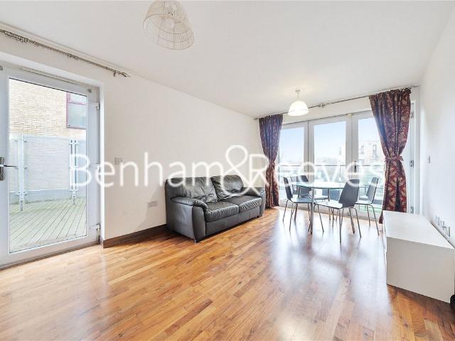 Kings Mill Way, Denham, Uxbridge UB9, 2 bed flat to rent, £1,900 pcm | PrimeLocation