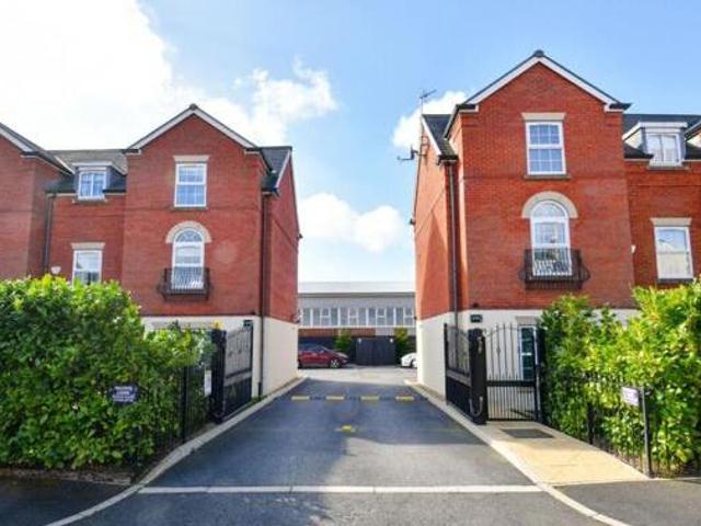 Kings Park, Leigh, 2 Bedroom Flat