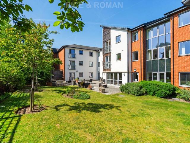 Kings Place, Fleet GU51, 2 bed flat to rent, £1,500 pcm | PrimeLocation