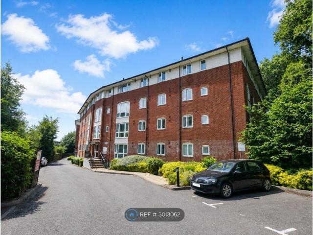 Kings Place, Hatfield AL9, 2 bed flat to rent, £1,550 pcm | PrimeLocation