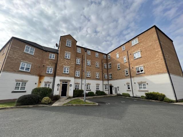 Kings Road, Manchester, M34 2 bed apartment to rent £1,075 pcm £248 pw