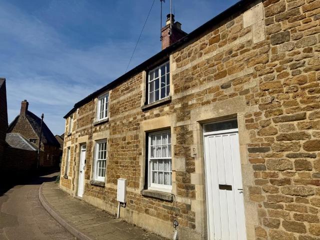 Kings Road, Oxfordshire OX15 2 bed terraced house to rent £1,125 pcm £260 pw