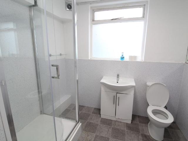 Kings Road, Brighton BN1, 5 bed flat to rent, £3,100 pcm | PrimeLocation