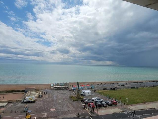 Kings Road, Brighton BN1 2 bed flat to rent £1,700 pcm £392 pw