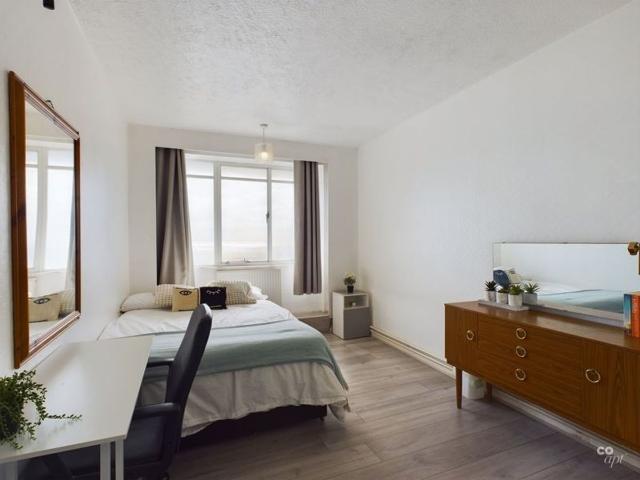 Kings Road, Brighton BN1, 2 bed flat to rent, £1,850 pcm | PrimeLocation