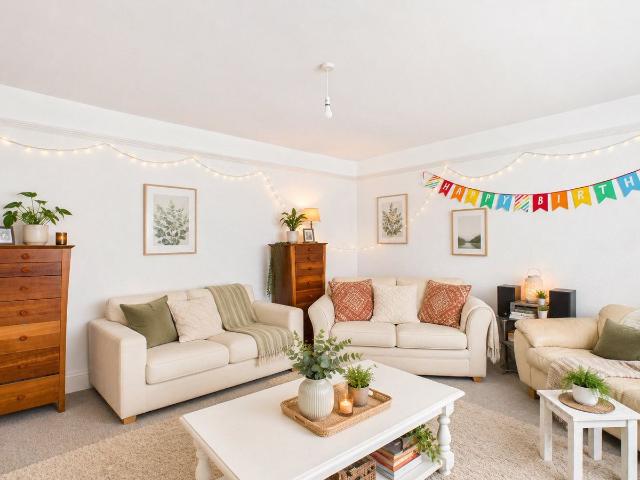 Kings Road, Brighton, East Sussex BN1, 3 bed flat to rent, £2,210 pcm | PrimeLocation