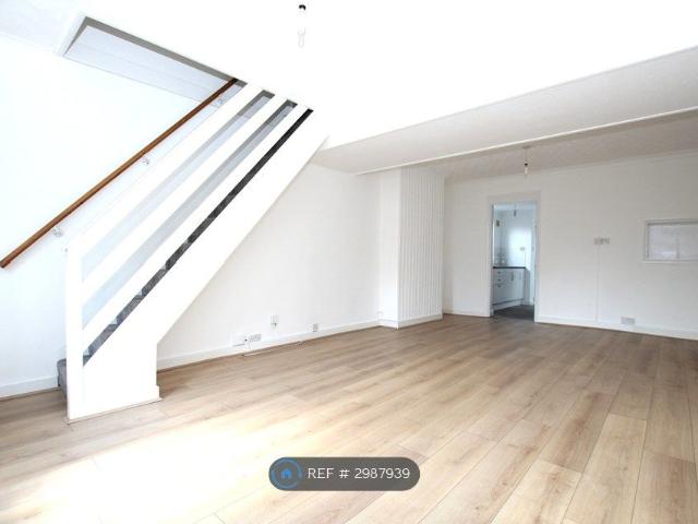 Kings Road, Chatham ME5, 2 bed end terrace house to rent, £1,250 pcm | PrimeLocation