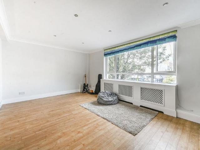 Kings Road, Chelsea, London, SW10 3 bed maisonette to rent £4,009 pcm £925 pw