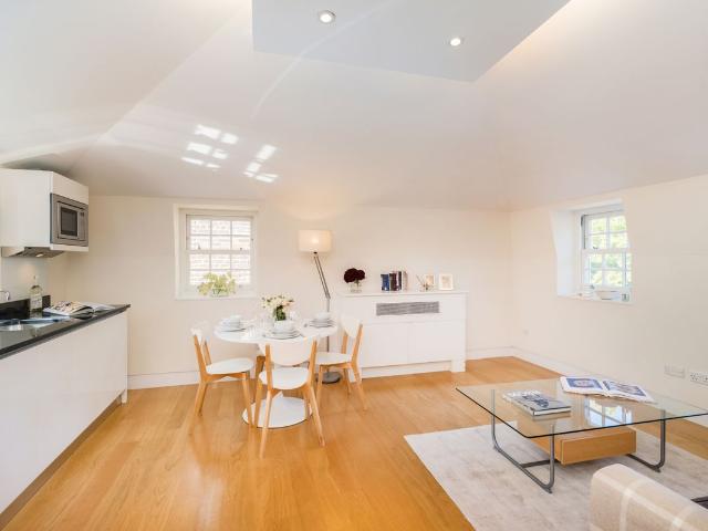 Kings Road, Chelsea SW3, 2 bed flat to rent, £6,283 pcm | PrimeLocation