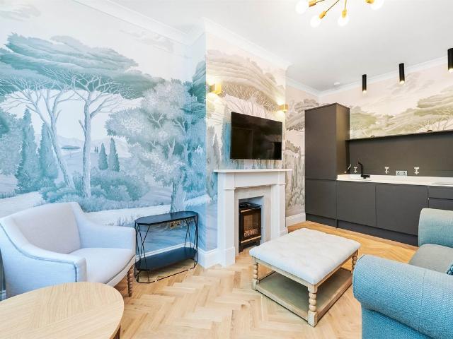 Kings Road, Chelsea SW3, 2 bed flat to rent, £2,860 pcm | PrimeLocation
