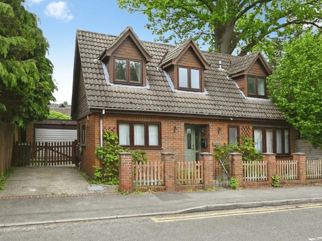 Kings Road, Crowthorne RG45, 3 bed detached house to rent, £2,200 pcm | PrimeLocation