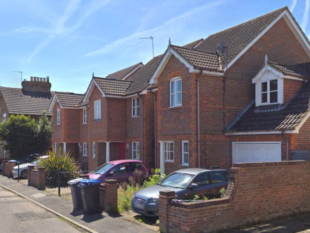Kings Road, Egham TW20, 4 bed detached house to rent, £3,300 pcm | PrimeLocation