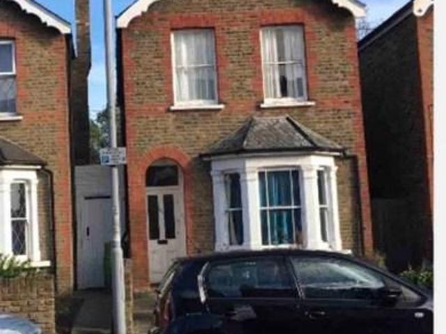 Kings Road, Kingston Upon Thames, KT2 5 bed detached house to rent £4,400 pcm £1,015 pw