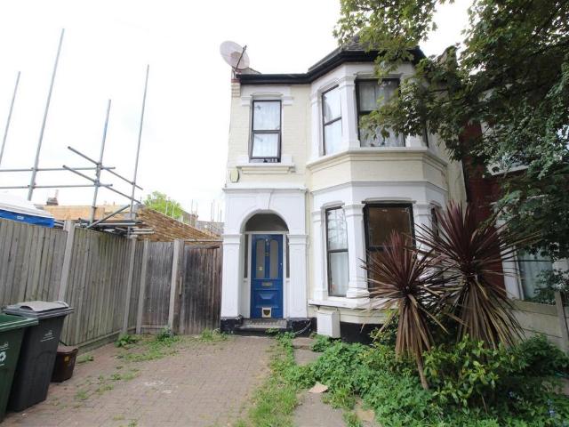Kings Road, London E11 2 bed apartment to rent £1,850 pcm £427 pw