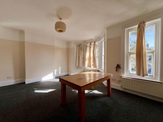 Kings Road, London E11, 2 bed flat to rent, £1,850 pcm | PrimeLocation