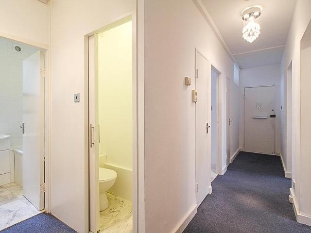 Kings Road, London SW10 3 bed flat to rent £3,998 pcm £923 pw