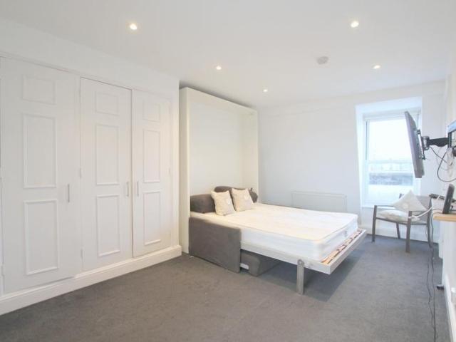 Kings Road, London SW3 Studio to rent £1,995 pcm £460 pw