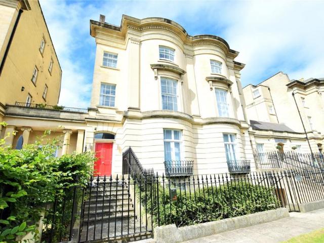 Kings Road, Reading, Berkshire, RG1 2 bed flat to rent £1,650 pcm £381 pw