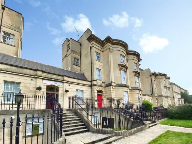 Kings Road, Reading, Berkshire, RG1 2 bed flat to rent £1,650 pcm £381 pw
