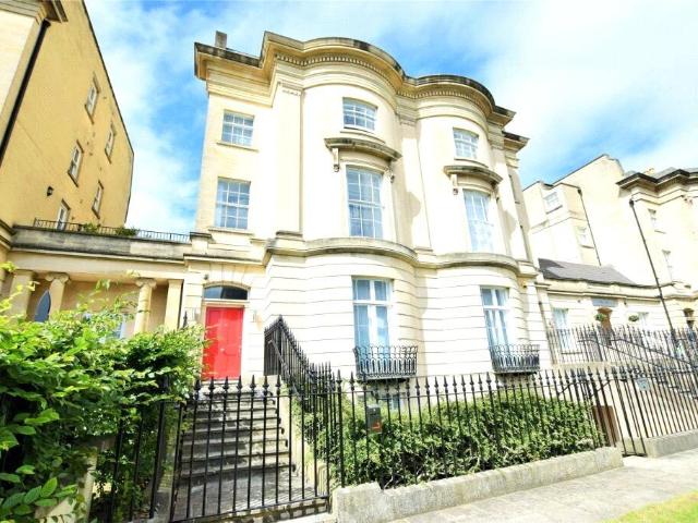 Kings Road, Reading, Berkshire, RG1 2 bed flat to rent £1,650 pcm £381 pw