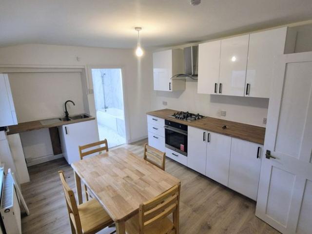 Kings Road, Reading RG1, 1 bed flat to rent, £1,300 pcm | PrimeLocation