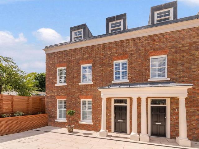 Kings Road, Richmond, Surrey 5 bed semi detached house to rent £10,500 pcm £2,423 pw