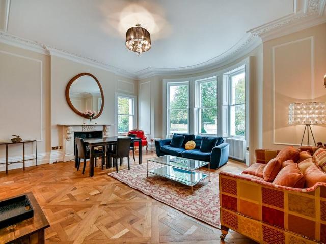 Kings Road, Richmond, TW10 3 bed flat to rent £5,500 pcm £1,269 pw