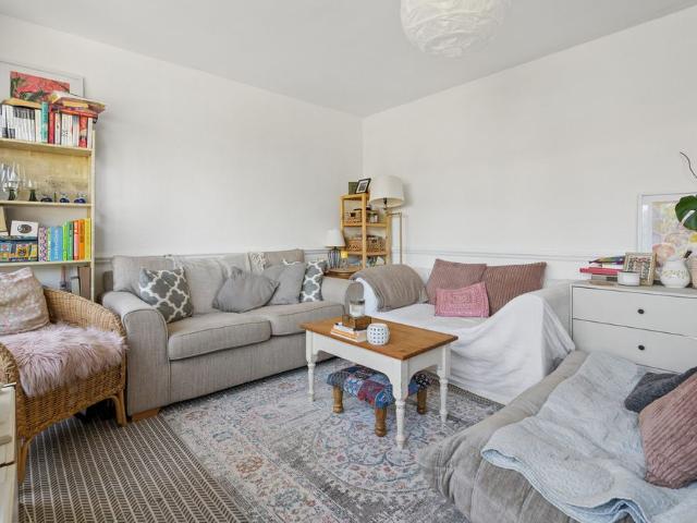 KINGS Road, Richmond, TW10