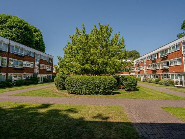 Kings Road, Richmond TW10, 2 bed flat to rent, £2,000 pcm | PrimeLocation