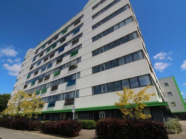 Kings Road, Stevenage SG1 2 bed apartment to rent £1,600 pcm £369 pw