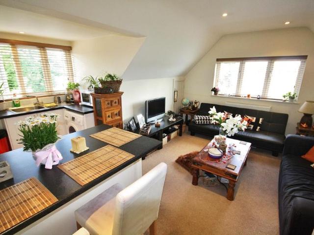 Kings Road, Shalford, GU4 8JU