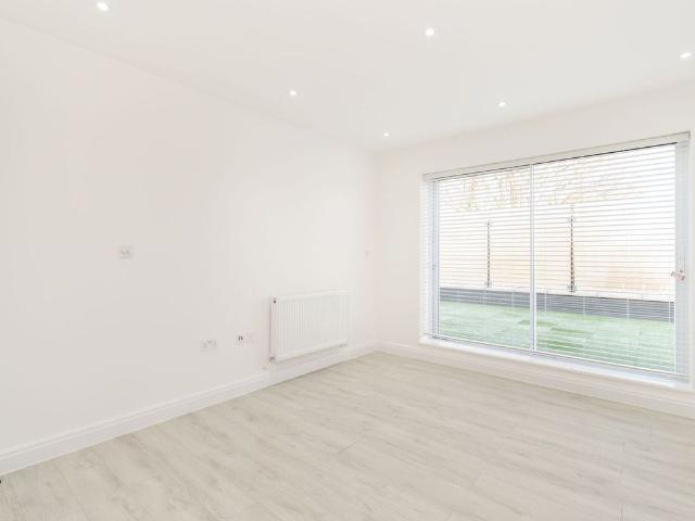King's Road, Wimbledon, London SW19, 2 bed flat to rent, £2,500 pcm | PrimeLocation