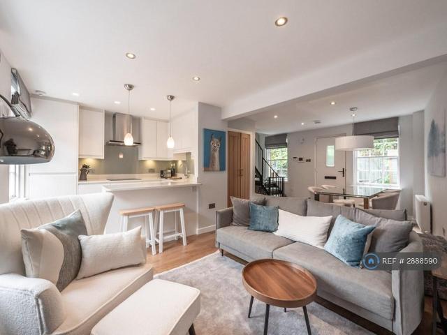 King's Stables Lane, Edinburgh, EH1 2 bed flat to rent £2,350 pcm £542 pw