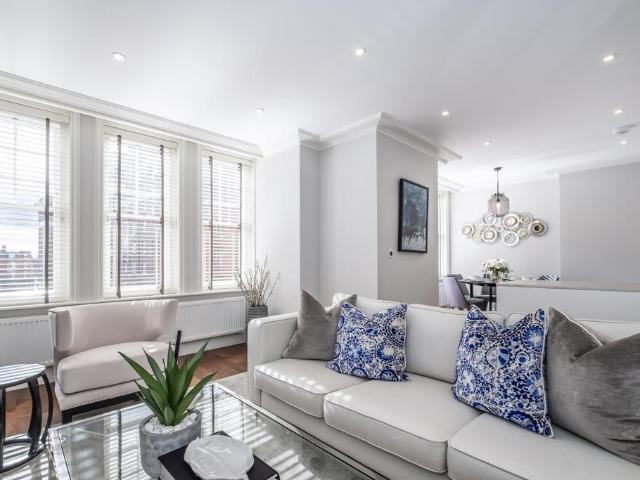 Kings Street London W6 3 bed flat to rent £4,250 pcm £981 pw