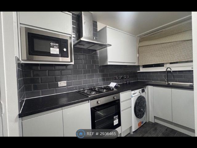 Kingsman St, London SE18, 2 bed maisonette to rent, £2,000 pcm | PrimeLocation