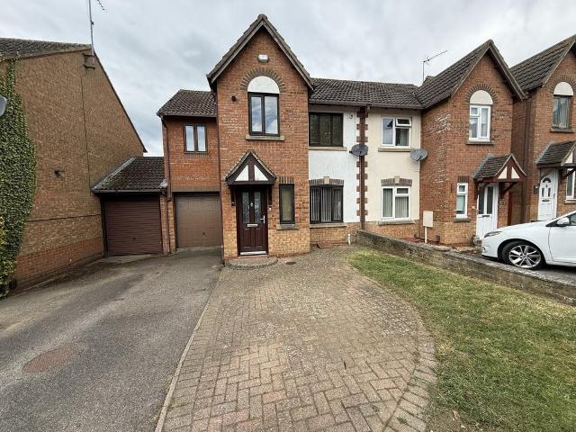 Kingsmead, Northampton. 4 bed semi detached house to rent £1,595 pcm £368 pw