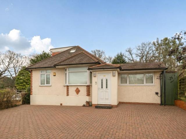 Kingsmead, New Barnet, Hertfordshire. 5 bed detached house to rent £4,000 pcm £923 pw