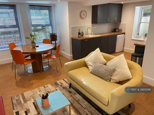Kingsnorth Gardens, Folkestone, CT20 1 bed flat to rent £2,000 pcm £462 pw