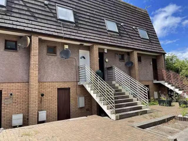 Kingsburn Grove, Kings Park, Glasgow. 1 bed terraced house £.