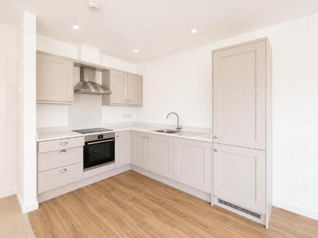 Kingsbury Avenue, Manston, Ramsgate. 2 bed apartment to rent £1,150 pcm £265 pw