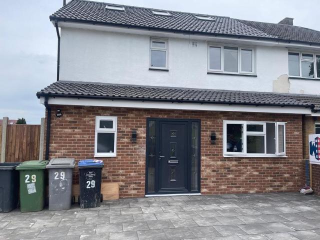 Kingsbury, NW9 4 bed end of terrace house to rent £4,000 pcm £923 pw