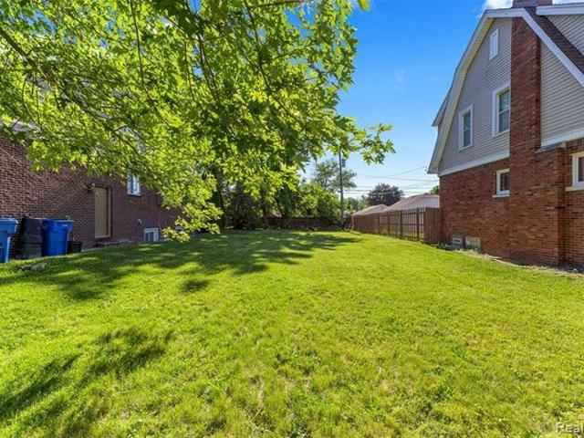 Kingsbury St, Dearborn Heights, MI 48127