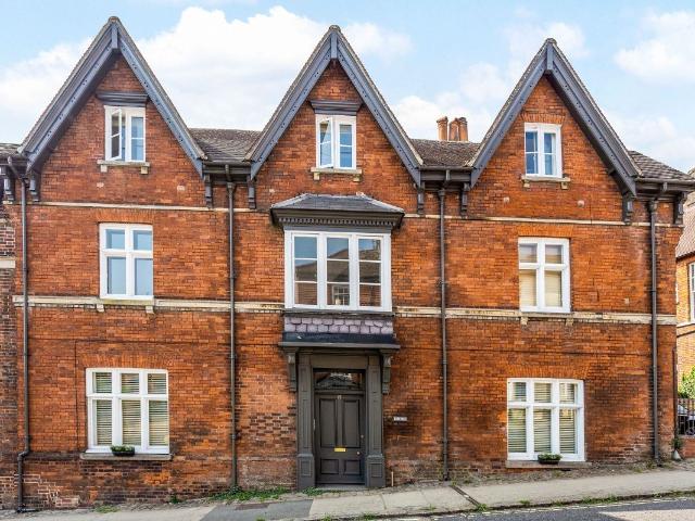 Kingsbury Street, Marlborough SN8, 1 bed flat to rent, £900 pcm | PrimeLocation